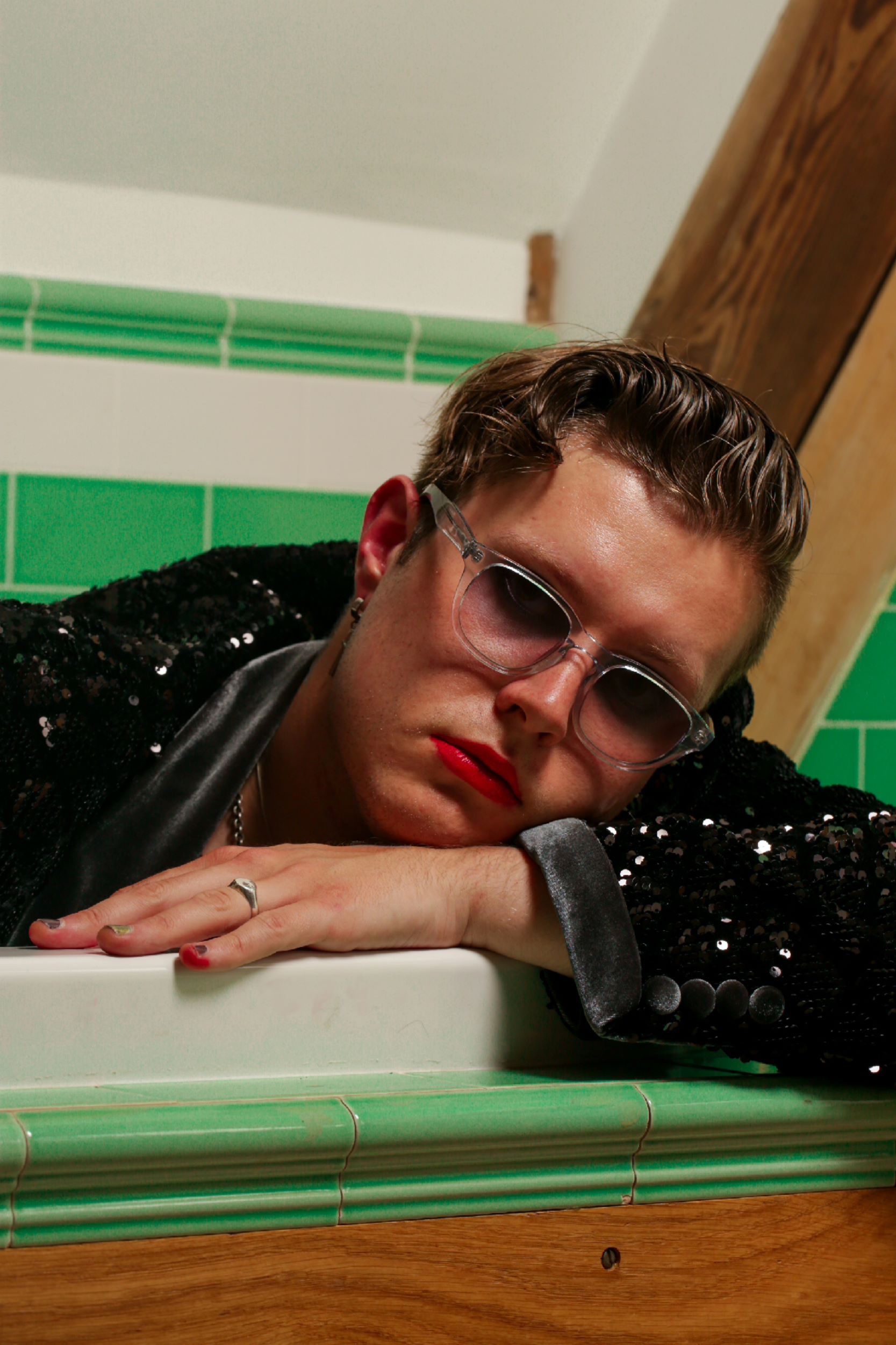 Champagne /// Shobsy - Popfad Music | Music Blog | Music Exposure